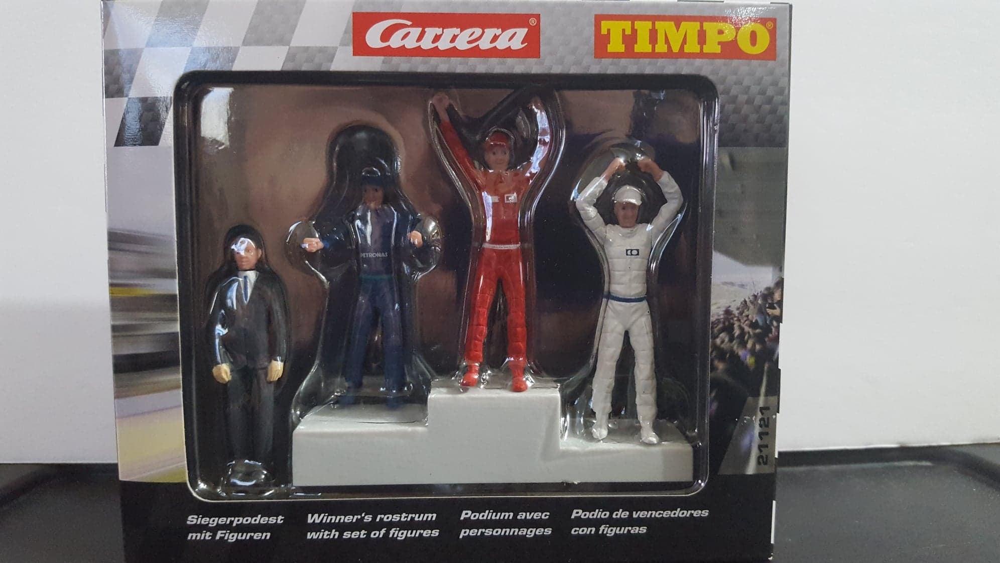 Victor's Podium With Figures | Sunday Slot Cars